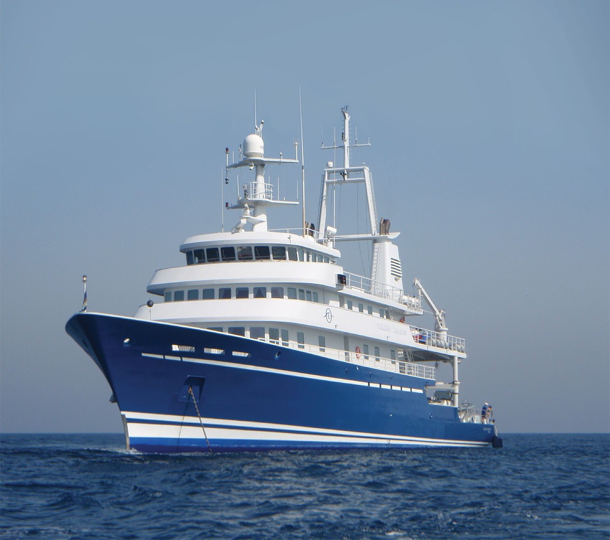 Yacht GOLDEN SHADOW, Campbell Shipyard | CHARTERWORLD Luxury Superyacht ...